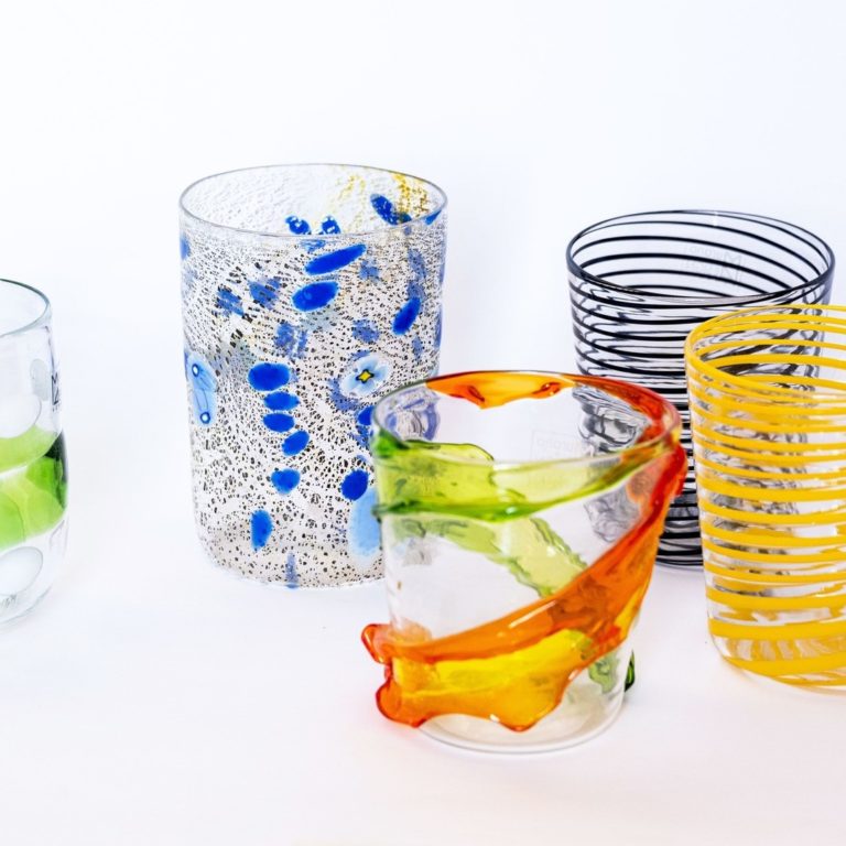 Bicchieri Colorati in Vetro di Murano: Idee per Decorare le Tavole